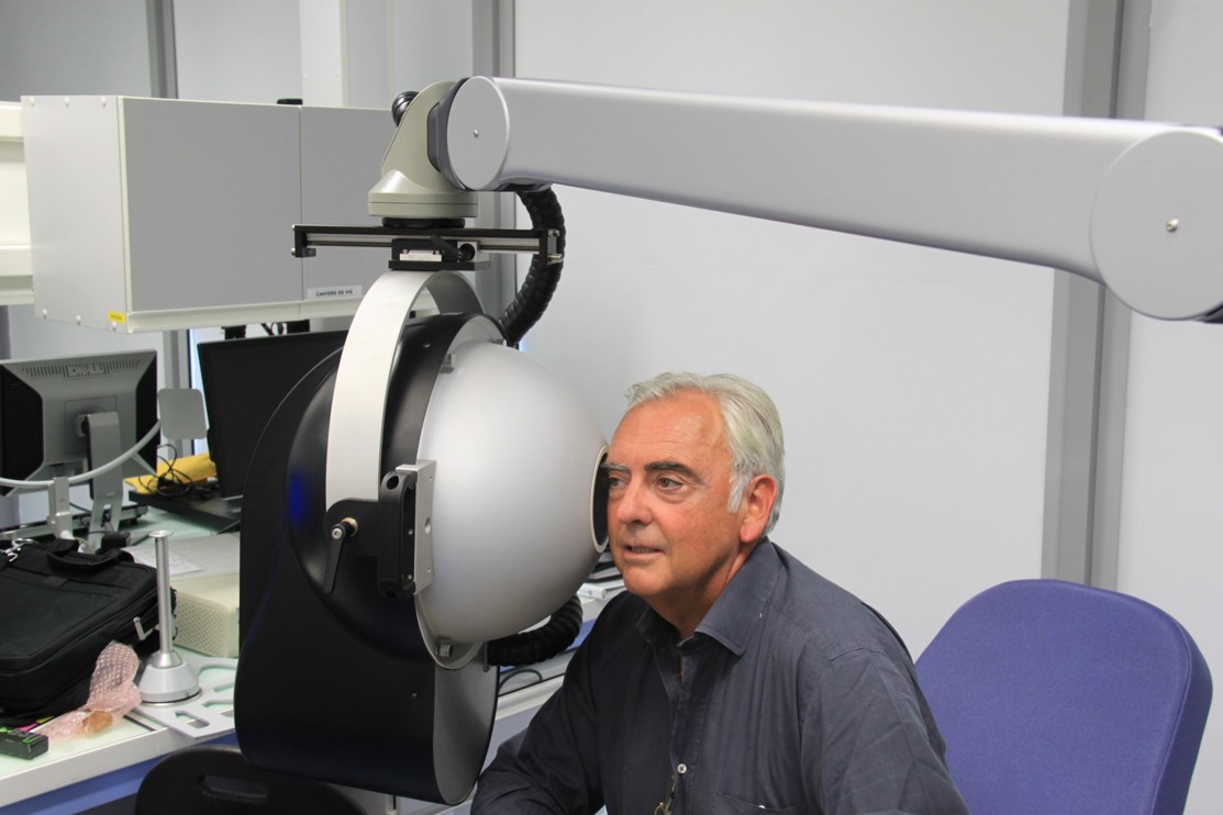 Flexible, easy to position multispectral instrument